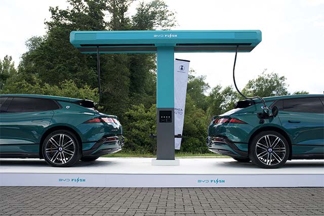 BYD Brings Flash Chargers in Europe, Plans 3,000 Stations by 2027